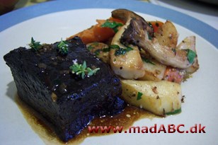 Braiseret oksebov med vintergrønsager