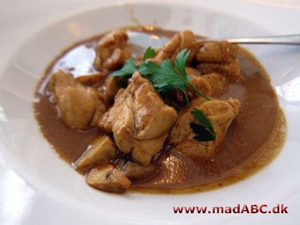 Brisler med fløde-stuvede kantareller