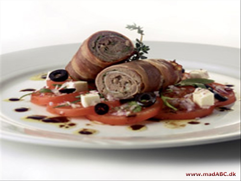 Oksekødsruller med tørret skinke, ris og tomatsauce