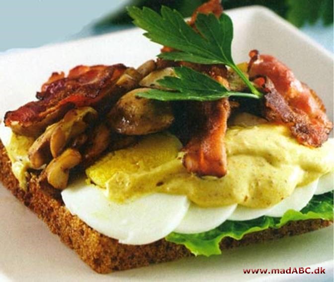 Æggemad med karry og bacon