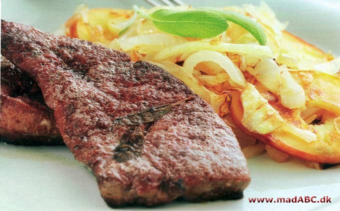 Kalvelever med løg, æbler og salvie - en delikatesse og bedst