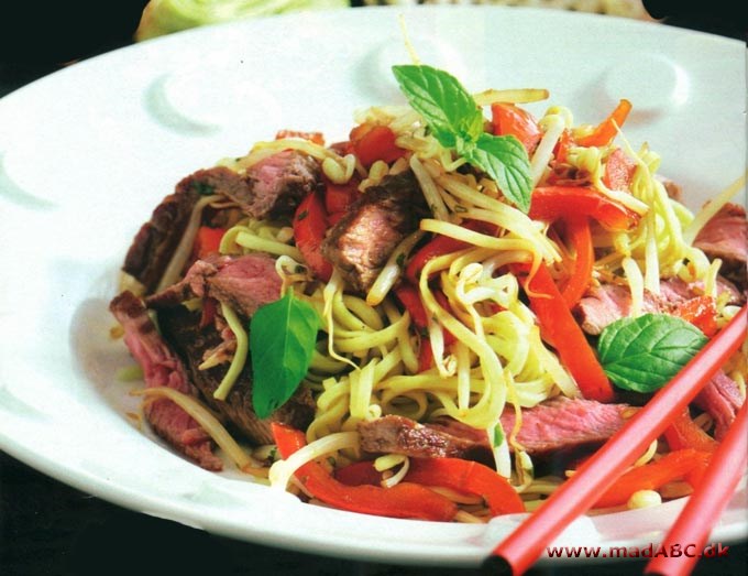 Nudler med oksekød og peberfrugt - din opskrift på flanksteak