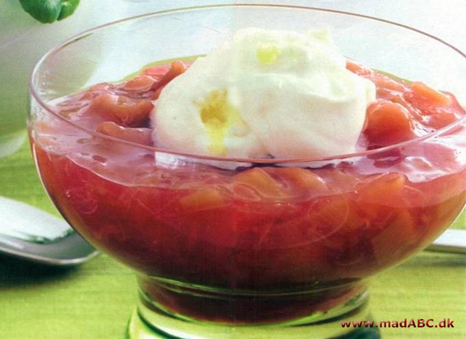 Rabarbergrød - opskrift på den bedste dessert med rabarbergrød