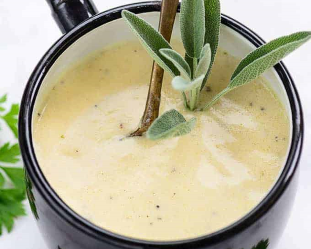 Sauce med benfri sild, løg og parmesan