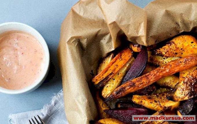 Rodfrugt–fritter med chilimayo